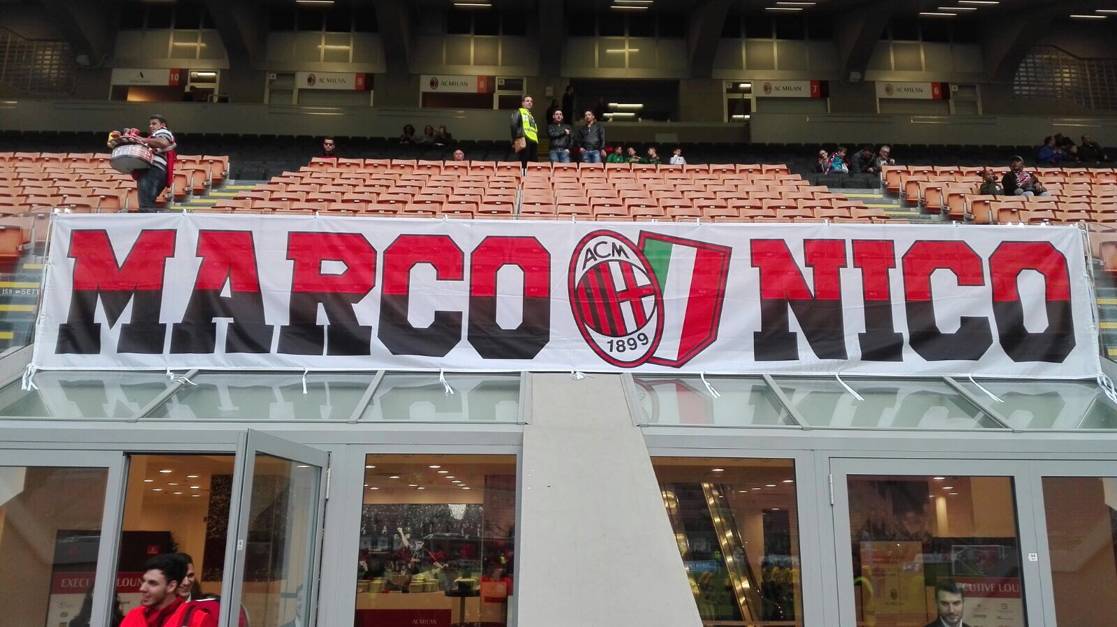 Milan - Marco e Nico alla "prima" del nuovo striscione